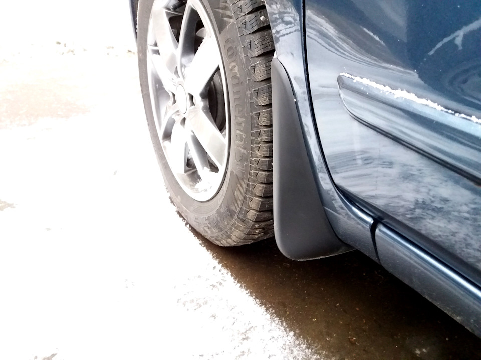 Брызговички (NISSAN KE788-9U585 и KE788-9U586) — Nissan Note (1G), 1,6 ...