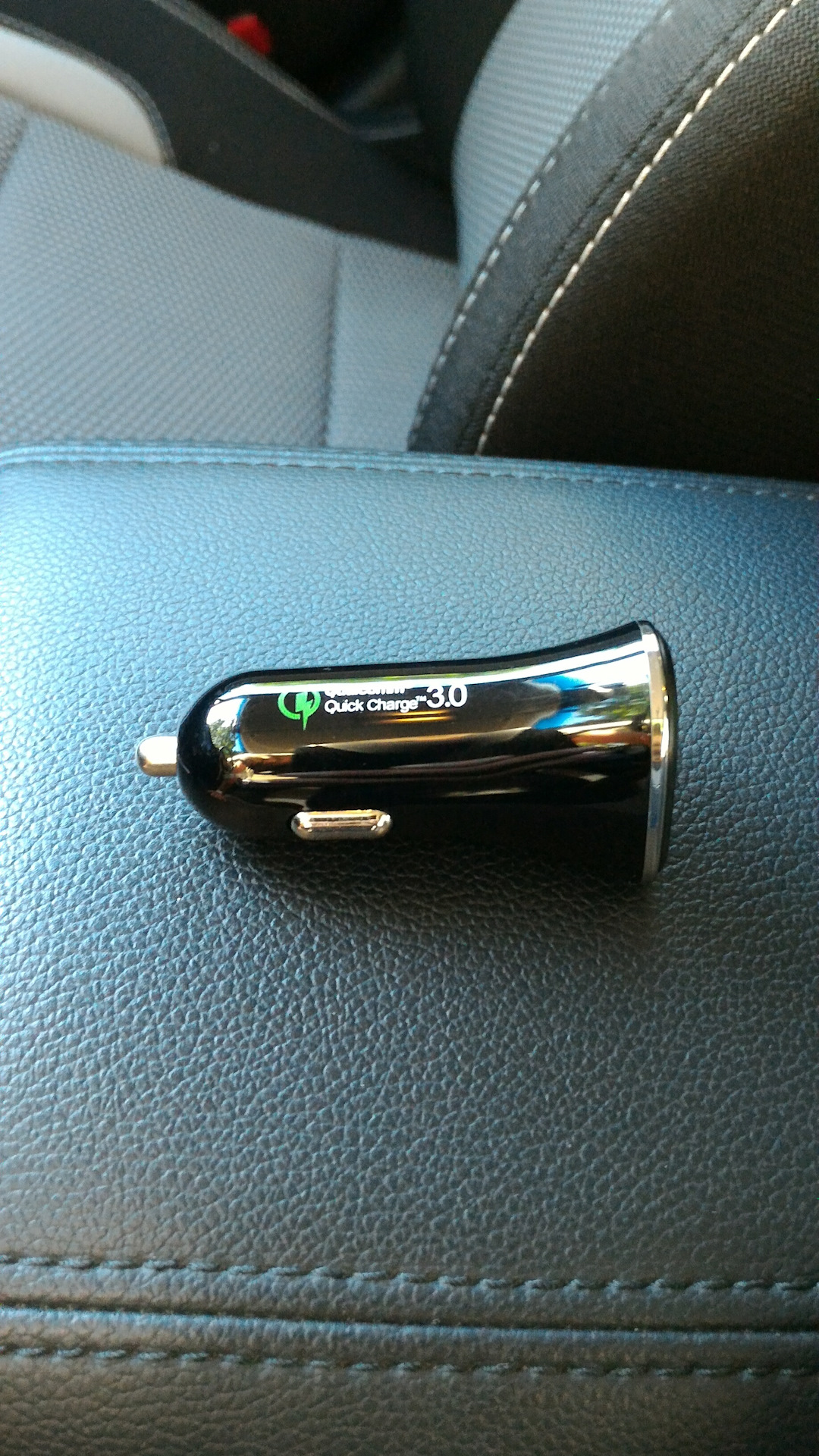 Быстрая зарядка Quick Charge 3.0 — KIA Ceed (2G), 1,6 л, 2012 года | аксессуары | DRIVE2