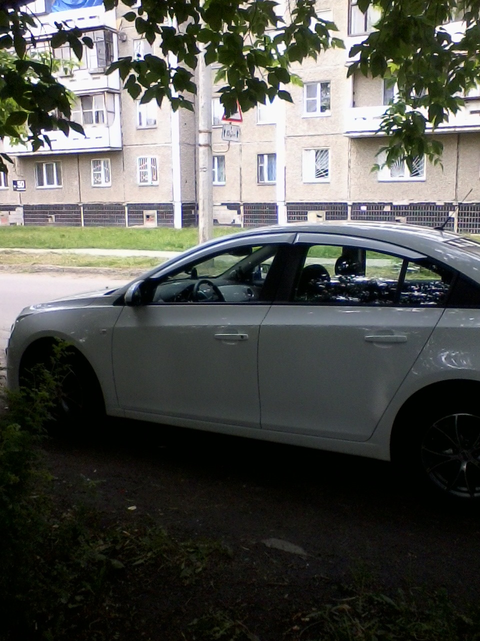 белые ветровики — Chevrolet Cruze (1G), 1,8 л, 2013 года | стайлинг ...