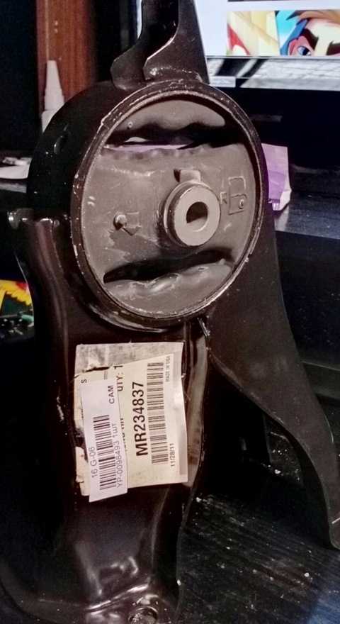 MR234837 Опора двигателя Mitsubishi | Запчасти на DRIVE2