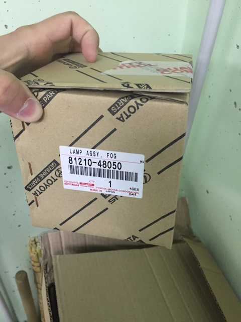 8121048050 Туманка TOYOTA LAND CRUISER 200 15- RH TOYOTA LEXUS ...