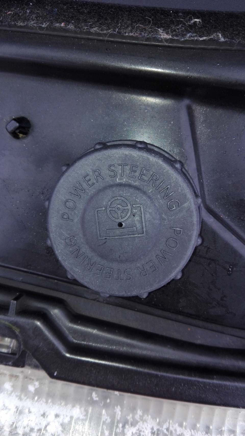 Крышка бочка ГУР — Renault Laguna II, 1,8 л, 2001 года | запчасти | DRIVE2