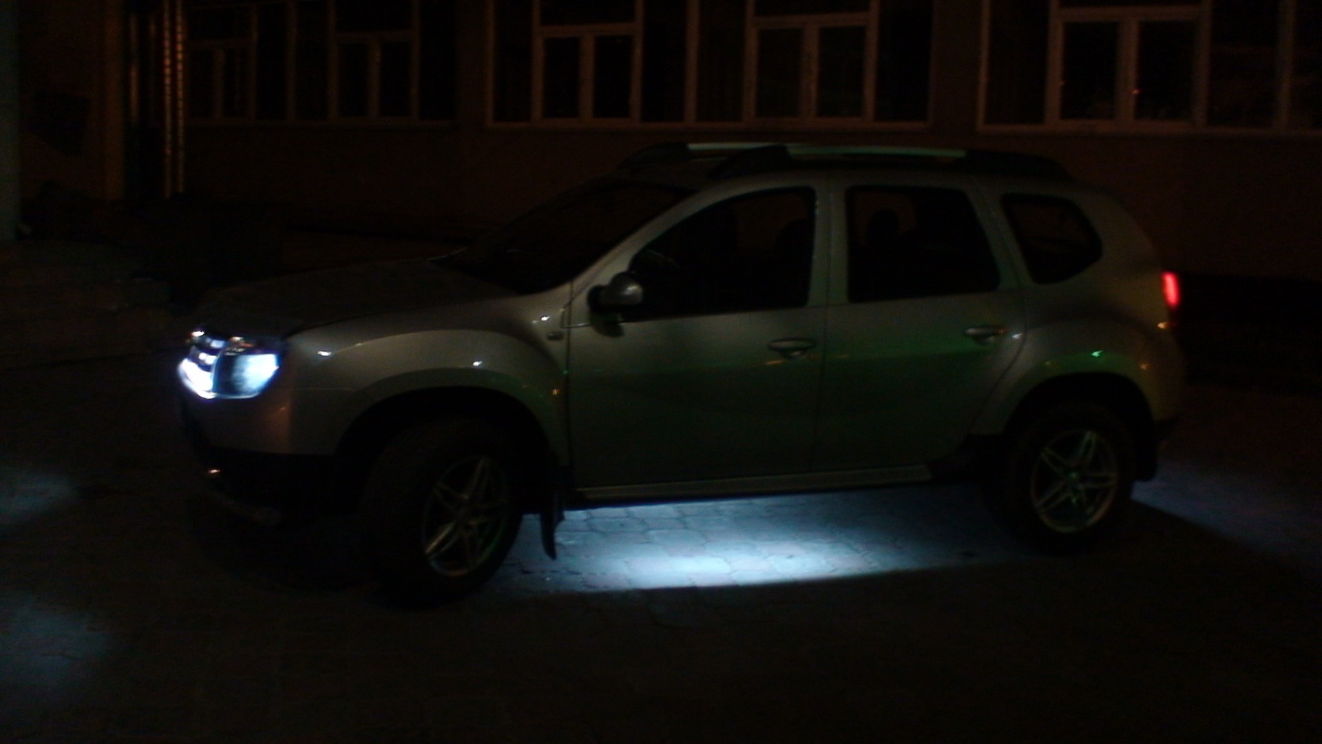 Renault Duster (1G) 2.0 бензиновый 2012 | LED на DRIVE2