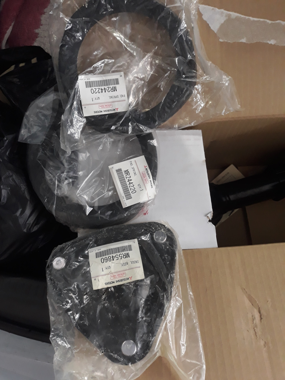 MR554860 Опора стойки передняя OEM Mitsubishi | Запчасти на DRIVE2