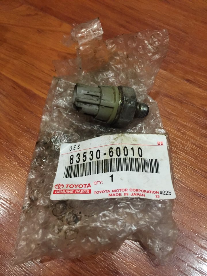 Поехал менять колодки, поменял датчик давления масла) — Toyota Vitz (90 ...