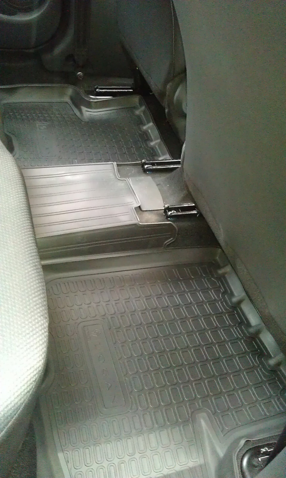 #7 Коврики в салон — Renault Logan (2G), 1,6 л, 2014 года | аксессуары ...