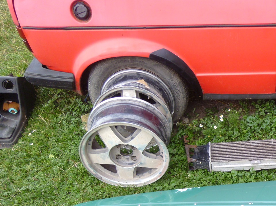 Диски на зад Ronal 15x7 — Volkswagen Golf Mk1, 1,6 л, 1982 года ...