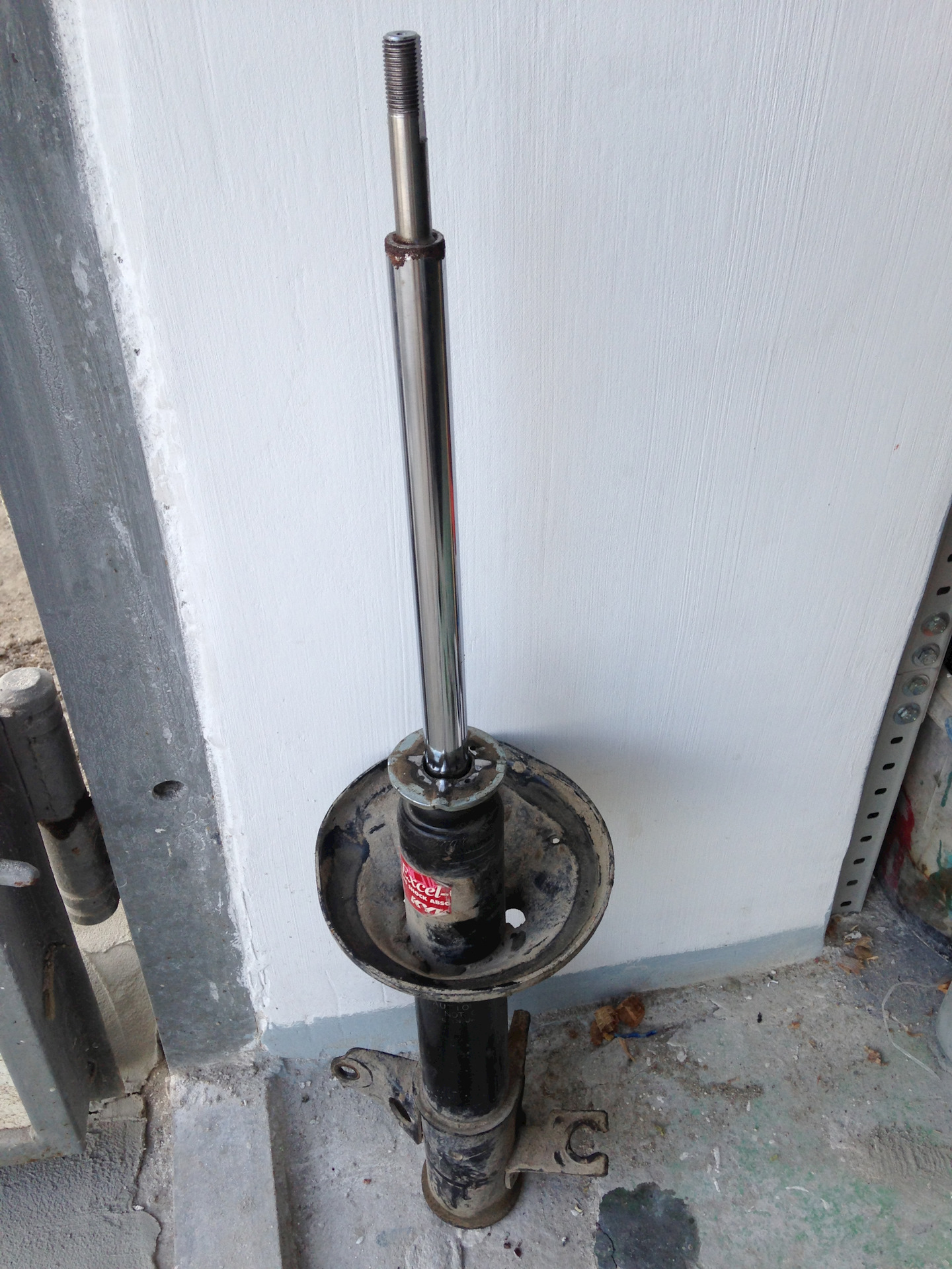 Продам стойку KAYABA 333181 — Mazda 323 V, 1,5 л, 1998 года | другое ...