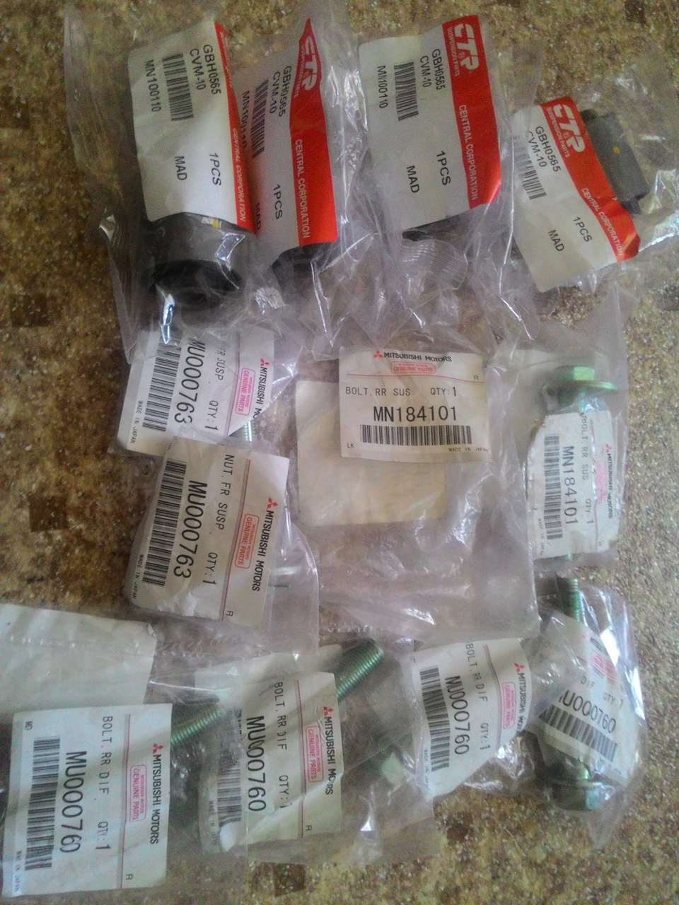 MN184101 БОЛТ ЗАДНИЙ РАЗВАЛЬНЫЙ+ ШАЙБА ASX (10-…), LANCER (07 ...