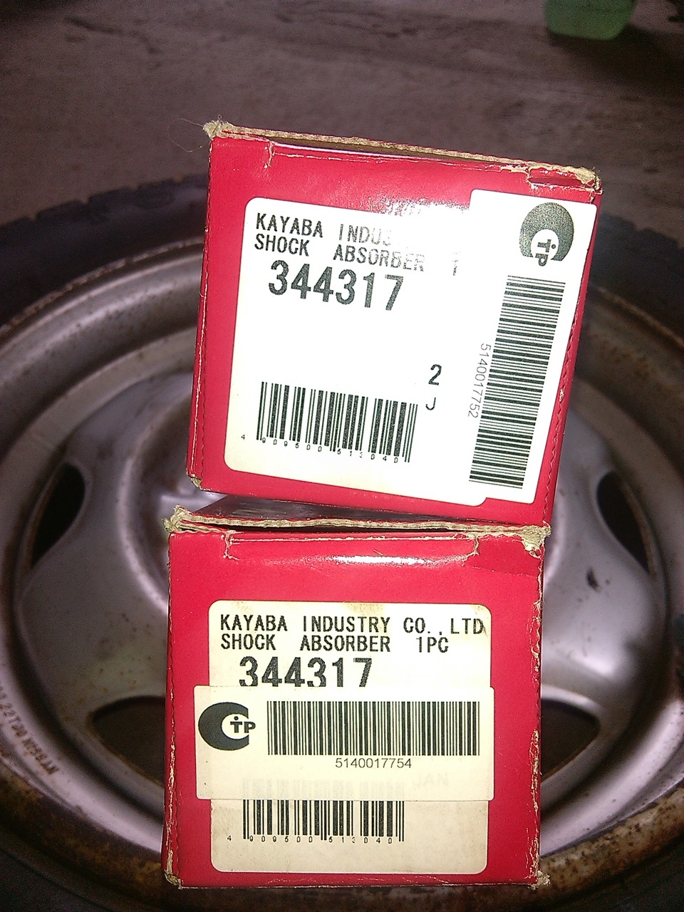 Замена передних аммортизаторов — Nissan Atlas, 2,7 л, 1995 года ...