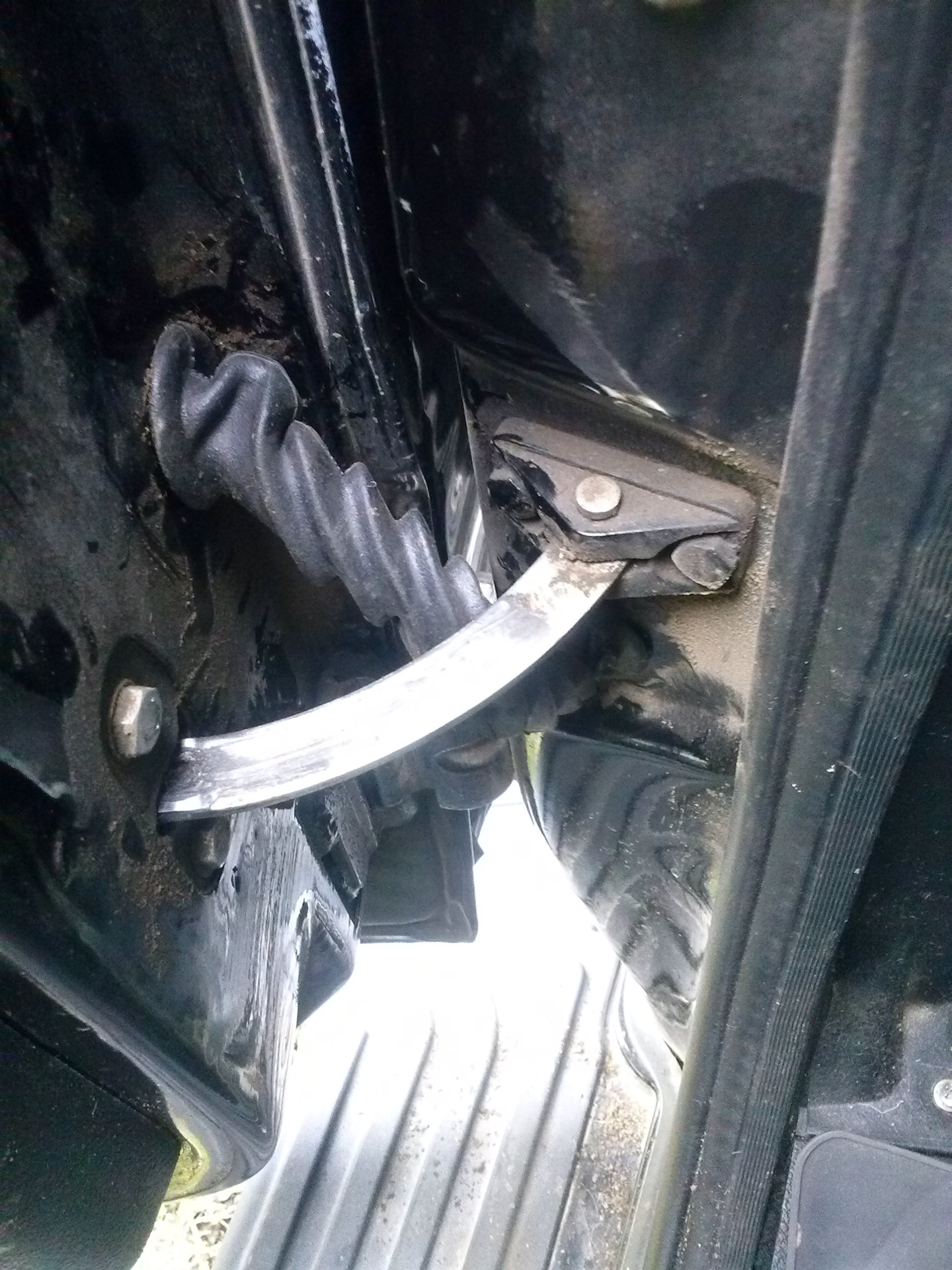 Постелил войлок, заменил гофру проводки. — УАЗ Patriot, 2,7 л, 2015 ...