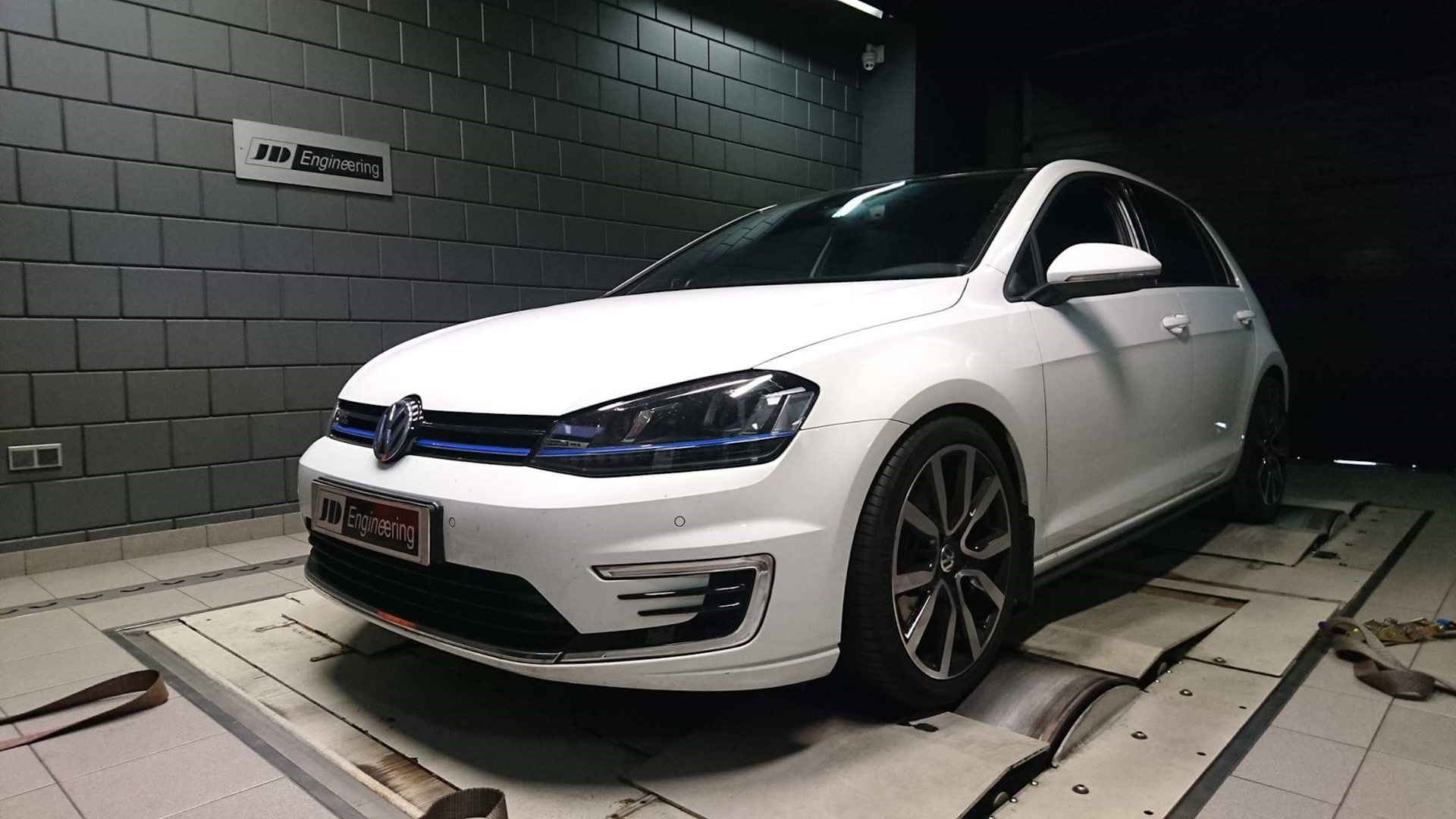 Tuned at JD Engineering — Volkswagen Golf GTE Mk7, 1,4 л, 2016 года | тюнинг | DRIVE2