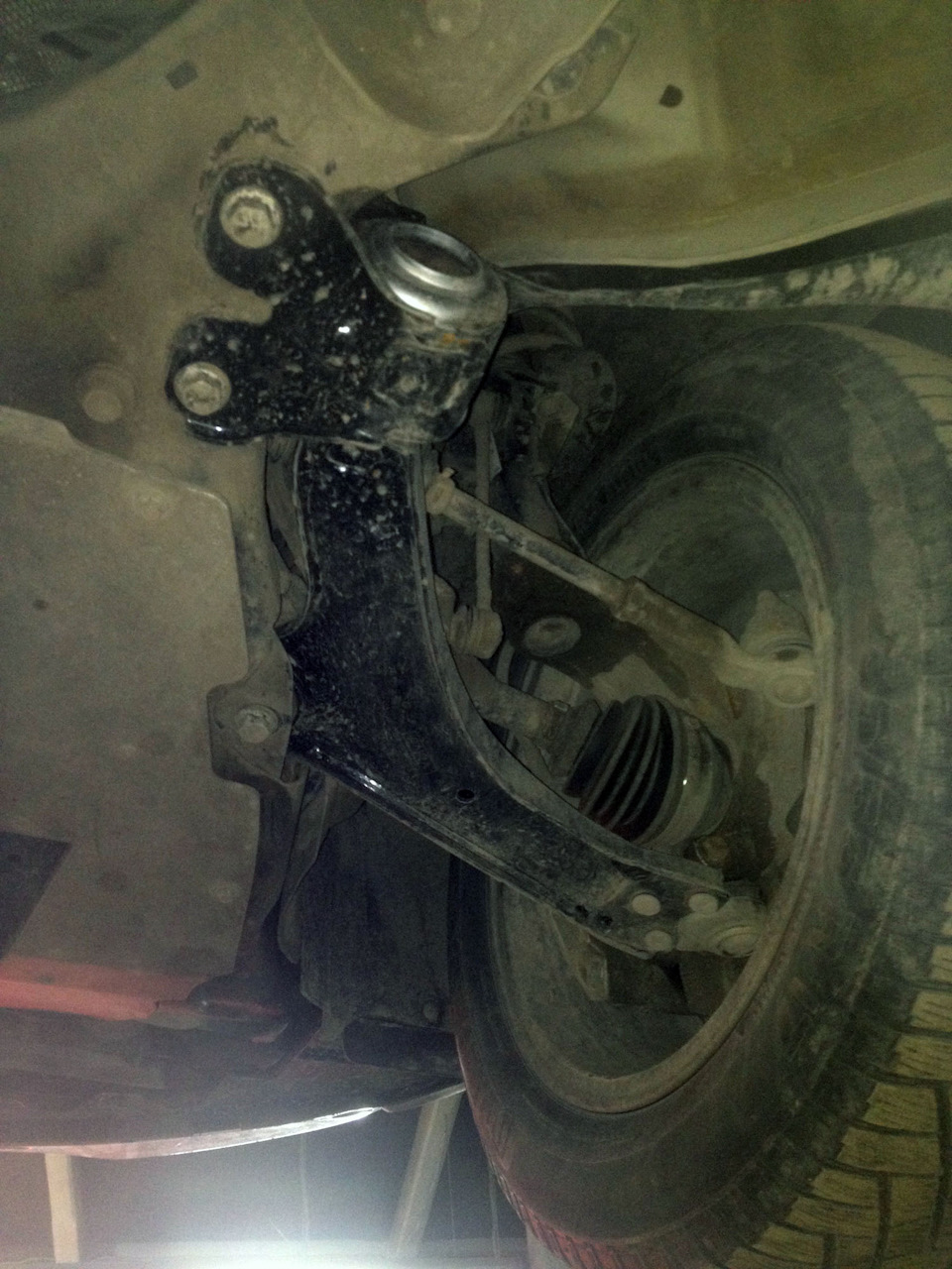 Замена правого переднего рычага Volvo 31317664 и амортизатора Sachs ...