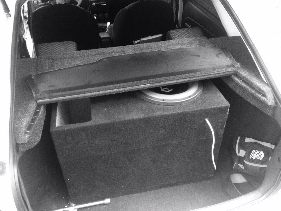 аккустическая полка с боковинами — Lada Приора хэтчбек, 1,6 л, 2013 ...