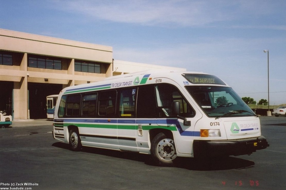 Mauck MSV 1120S Executive Coach Limousine\Advanced Bus Industries LLC ...