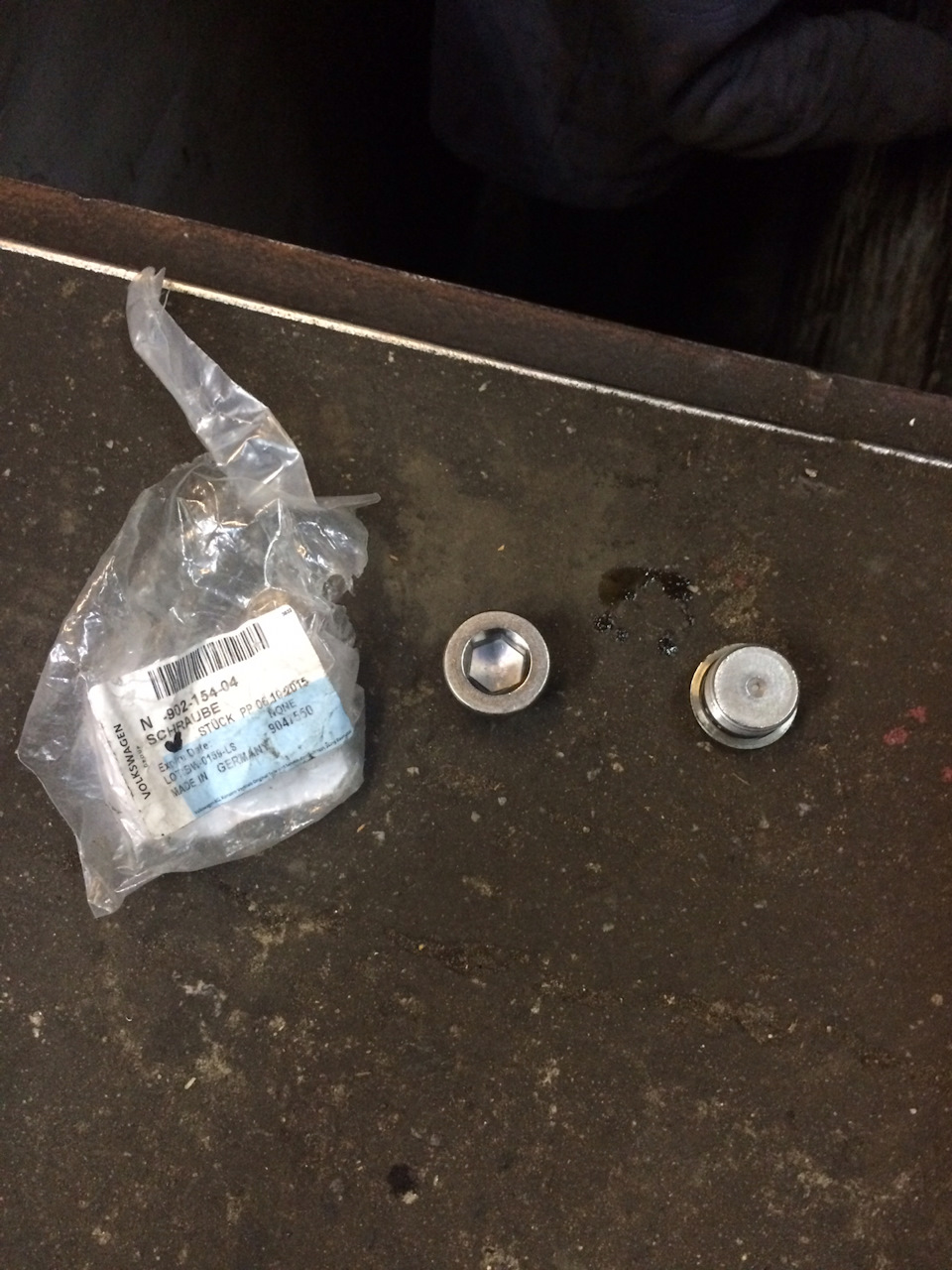 N90215404 СЛИВНАЯ ПРОБКА VAG | Запчасти на DRIVE2