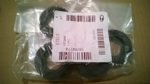 1372494 Втулка уплотнительная форсунки в клапанной крышке / Transit 06 ...