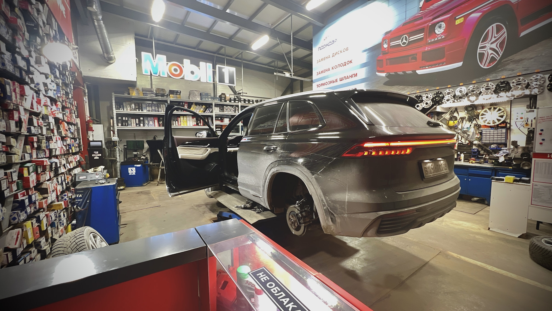 ТО8, замена передн. стоек СПУ и задн. торм. колодок — Geely Monjaro, 2 ...