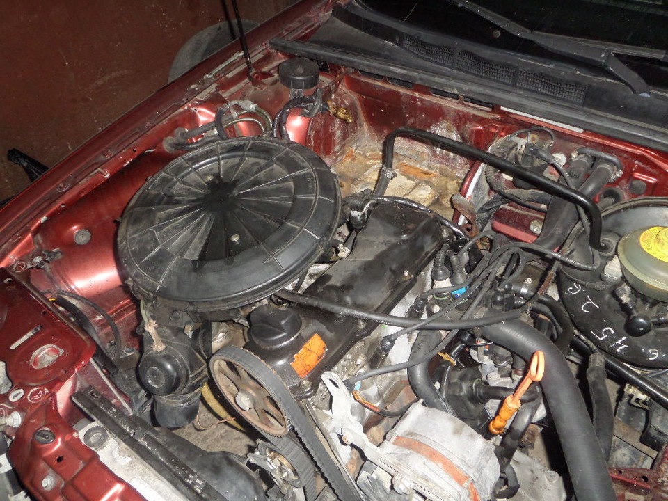 Начал потихоньку скидывать голову — Audi 80 B4 2 л 1992 года