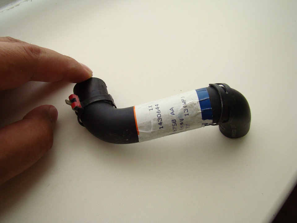 1430644 Патрубок вентиляции картера двигателя / Duratec HE 2.0 04~ Ford ...