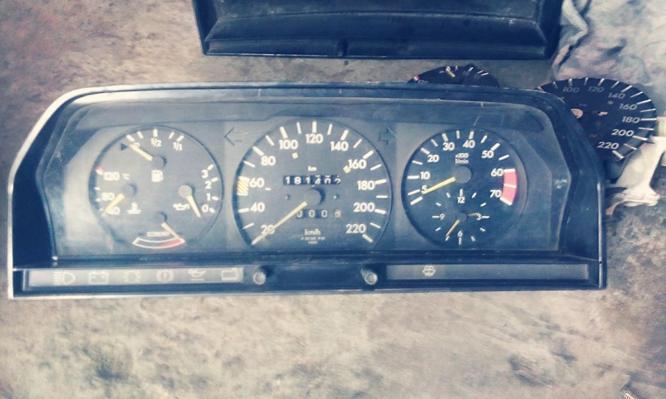 Спедометр с тахометром. — Mercedes-Benz 190 (W201), 2 л, 1986 года ...