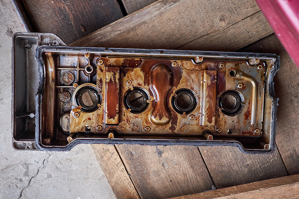 Замена сальников свечных колодцев — Toyota Avensis I, 1,6 л, 1998 года ...