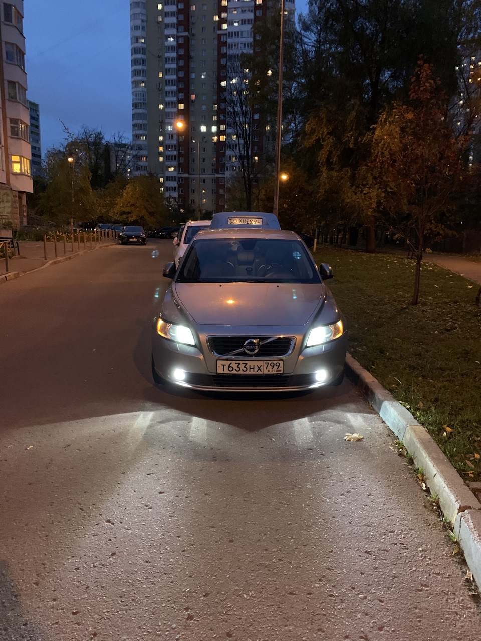 Установка светодиодных ПТФ — Volvo S40 (2G), 2 л, 2011 года ...