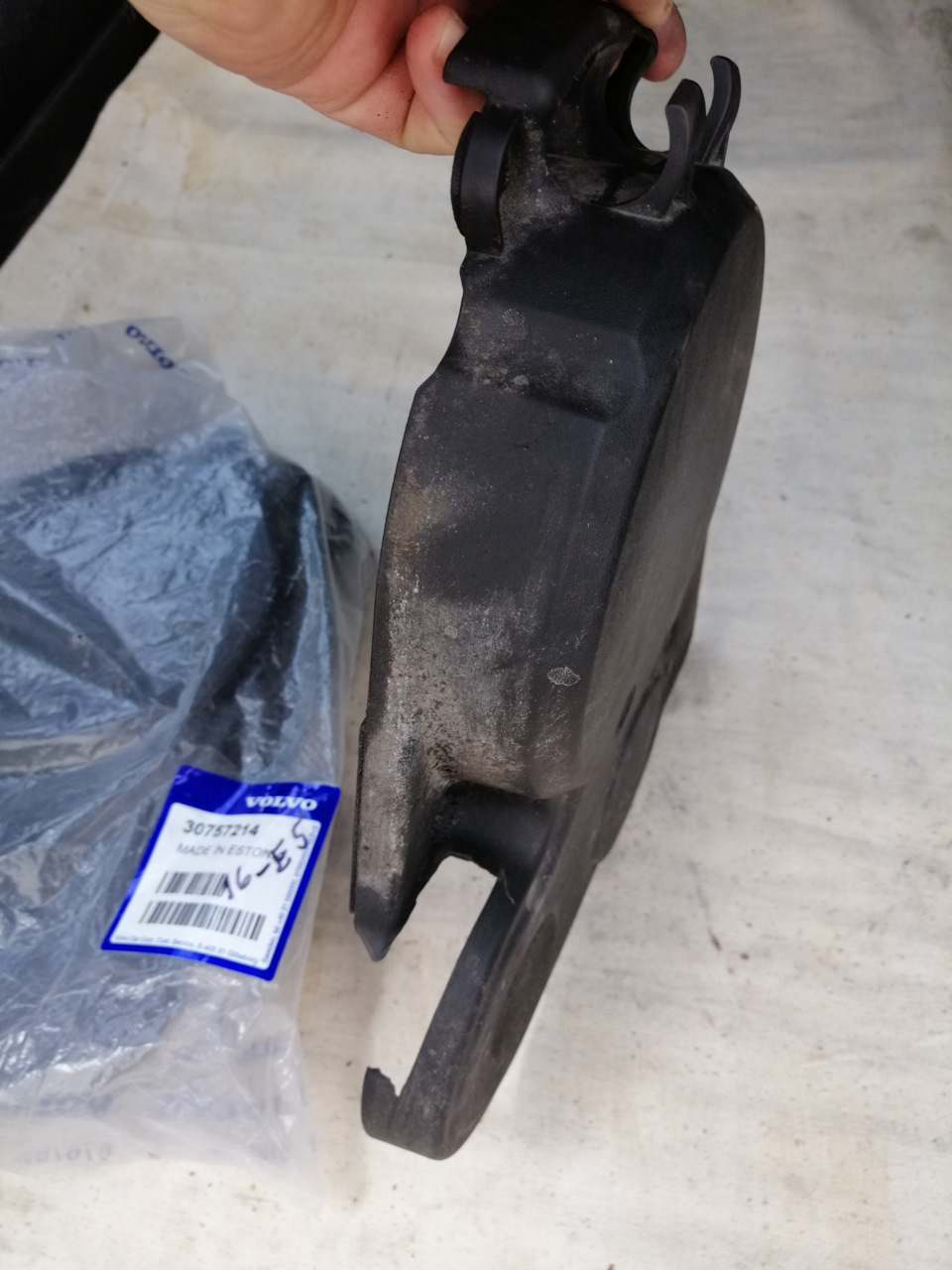 30757214 Крышка ремня навесного оборуд. Volvo | Запчасти на DRIVE2