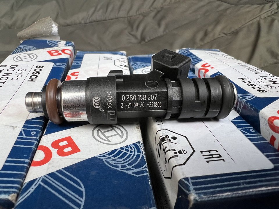 49. Замена топливных форсунок; — Ford Focus Hatchback III, 1,6 л, 2011 ...