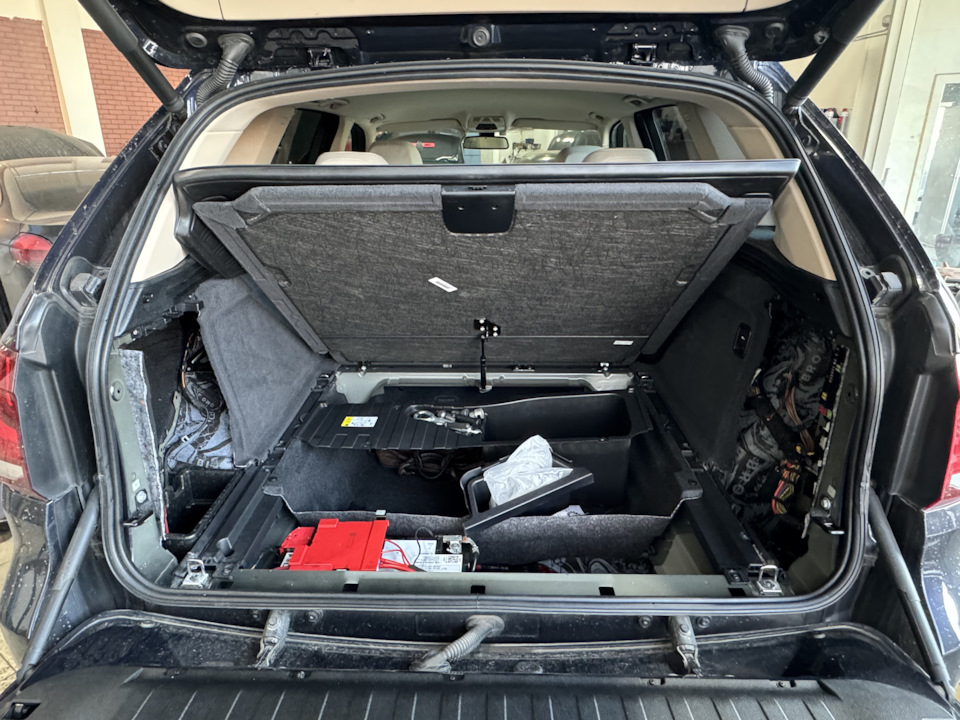 Новая накладка борта багажника. — BMW X5 (F15), 3 л, 2015 года ...