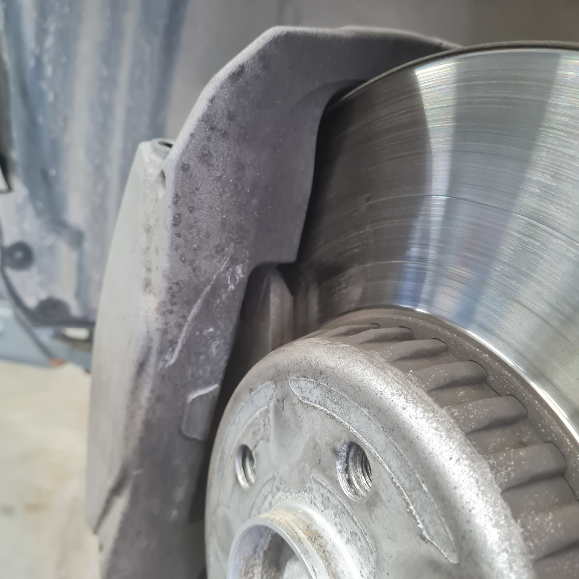 Замена поперечных рычагов. Замена передних тормозных колодок ...