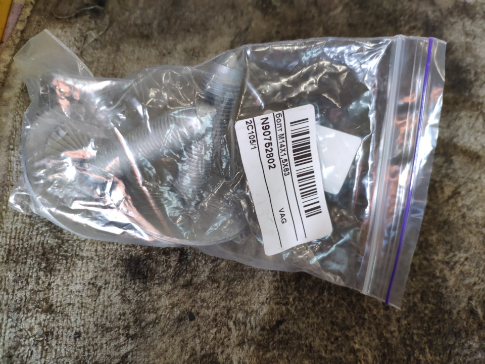 Замена болтов подрамника — Volkswagen Golf Mk4, 1,9 л, 2002 года ...