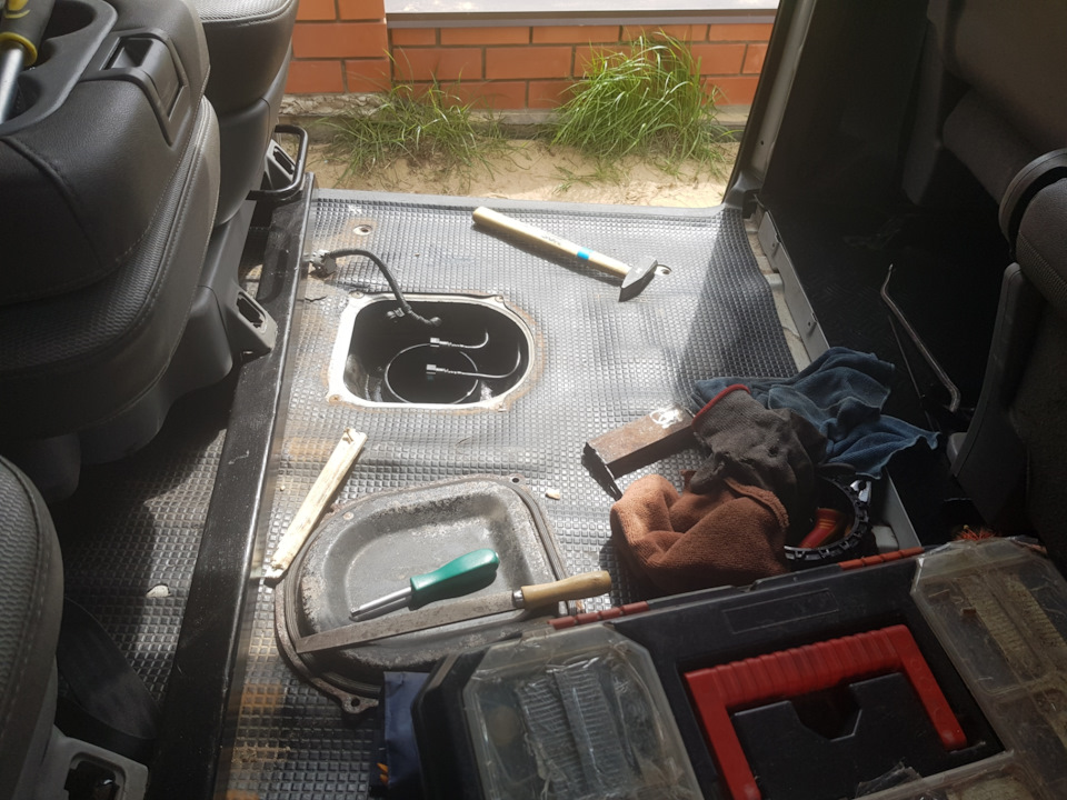 Заменил датчик уровня топлива — Hyundai Grand Starex, 2,5 л, 2008 года ...