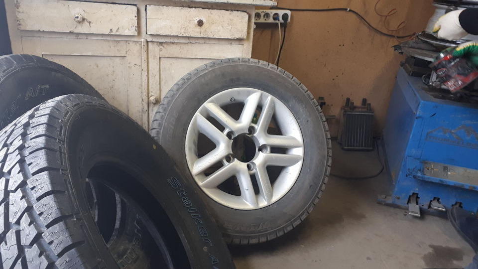 5611530100 Ограничитель стекла ветрового TOYOTA LEXUS | Запчасти на DRIVE2