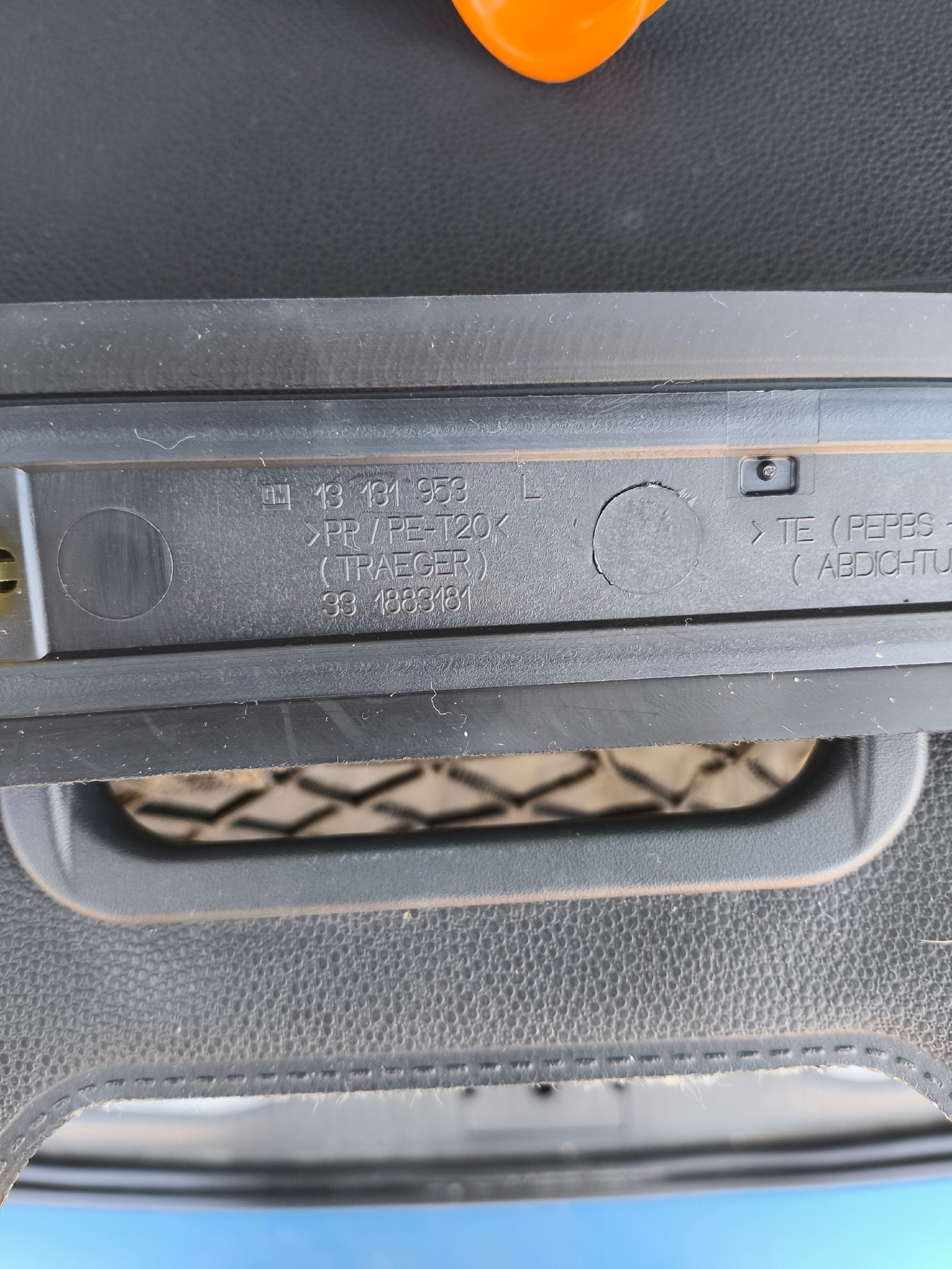 Замена уплотнителя центральной стойки — Opel Zafira OPC B, 2 л, 2008 ...