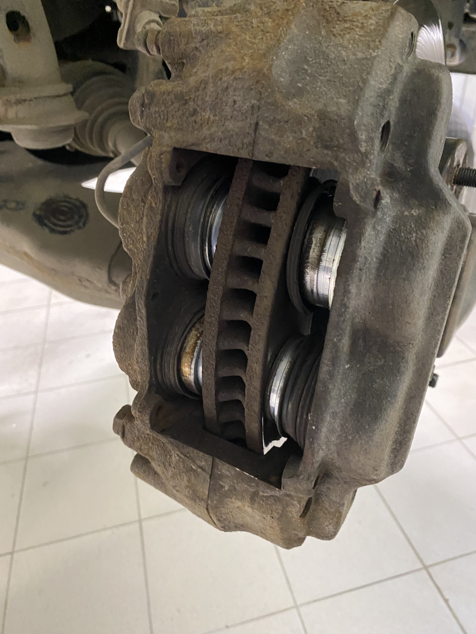 Клин поршня суппорта — Toyota Land Cruiser Prado 150-series, 2,8 л ...