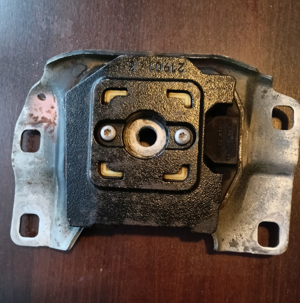 1798908 Опора КПП / C-Max, Focus-II/III, Kuga 03~ Ford | Запчасти на DRIVE2