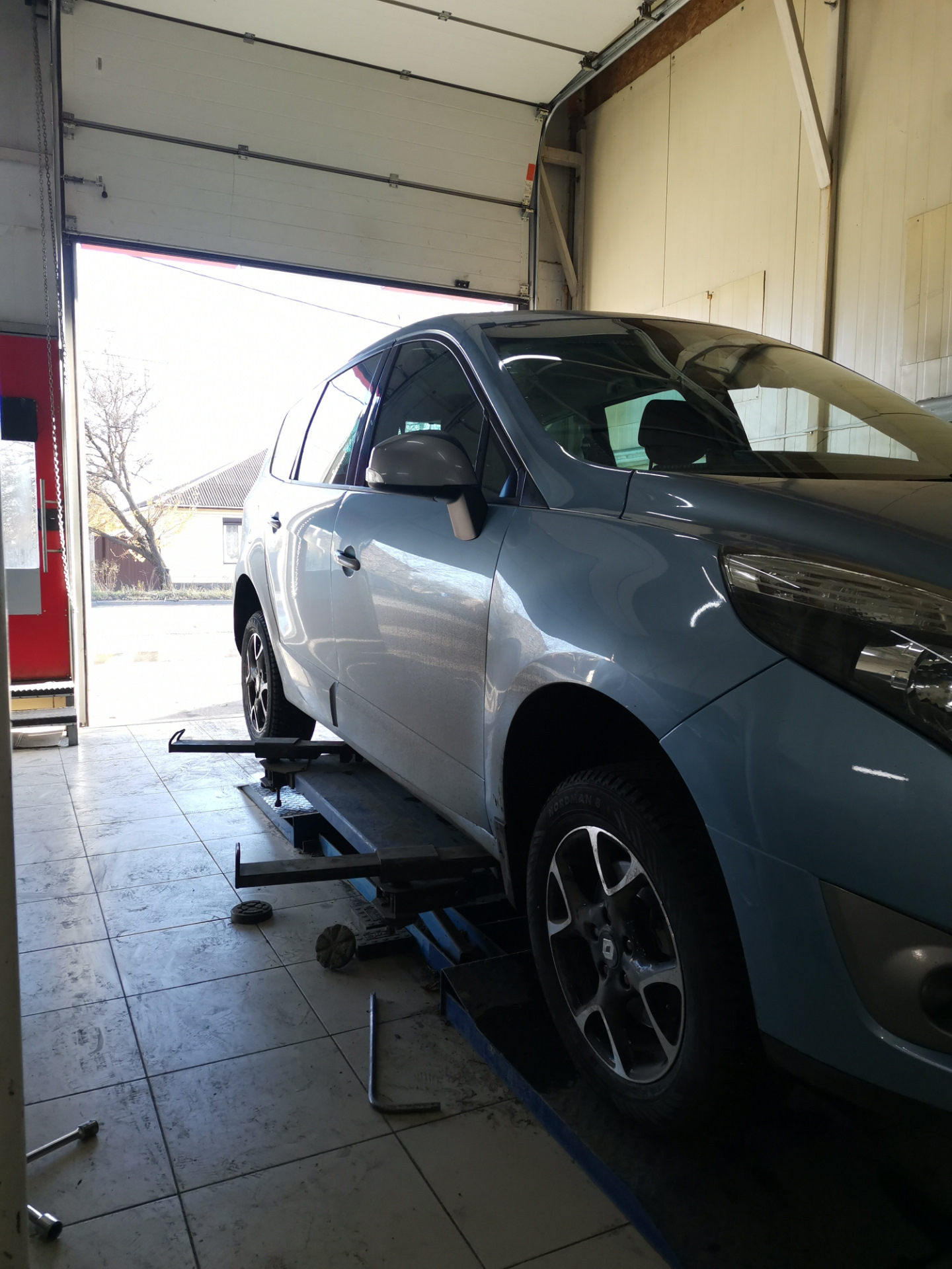 Переобуваемся + df569 — Renault Grand Scenic III, 1,5 л, 2010 года ...