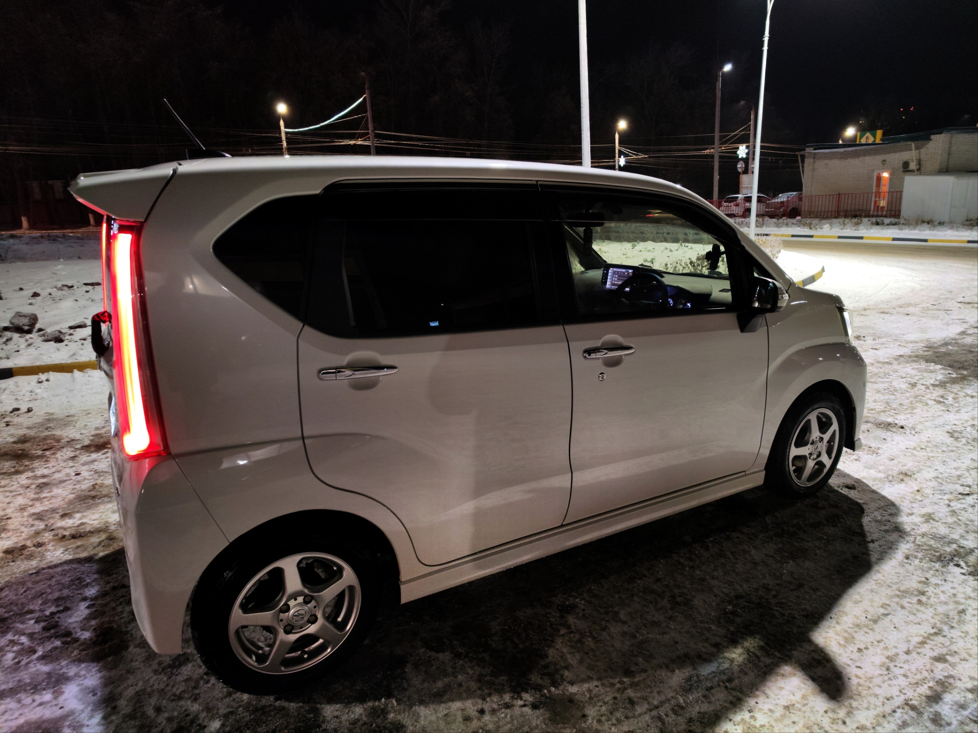 не важно какая у тебя машина, главное сколько взглядов она собирает ...