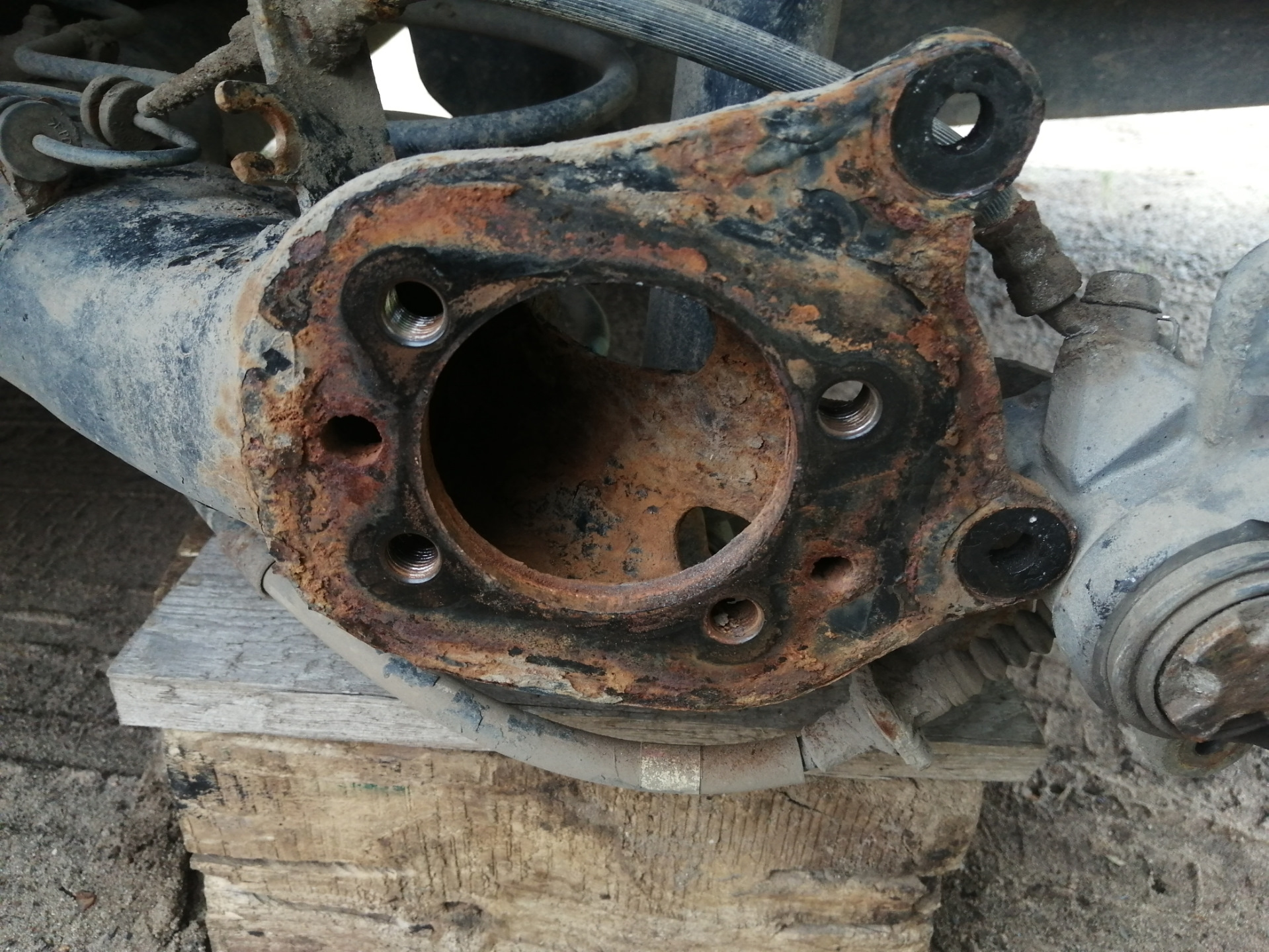 Замена задних ступиц, пыльников и восстановление разъёмов АБС. — Toyota ...