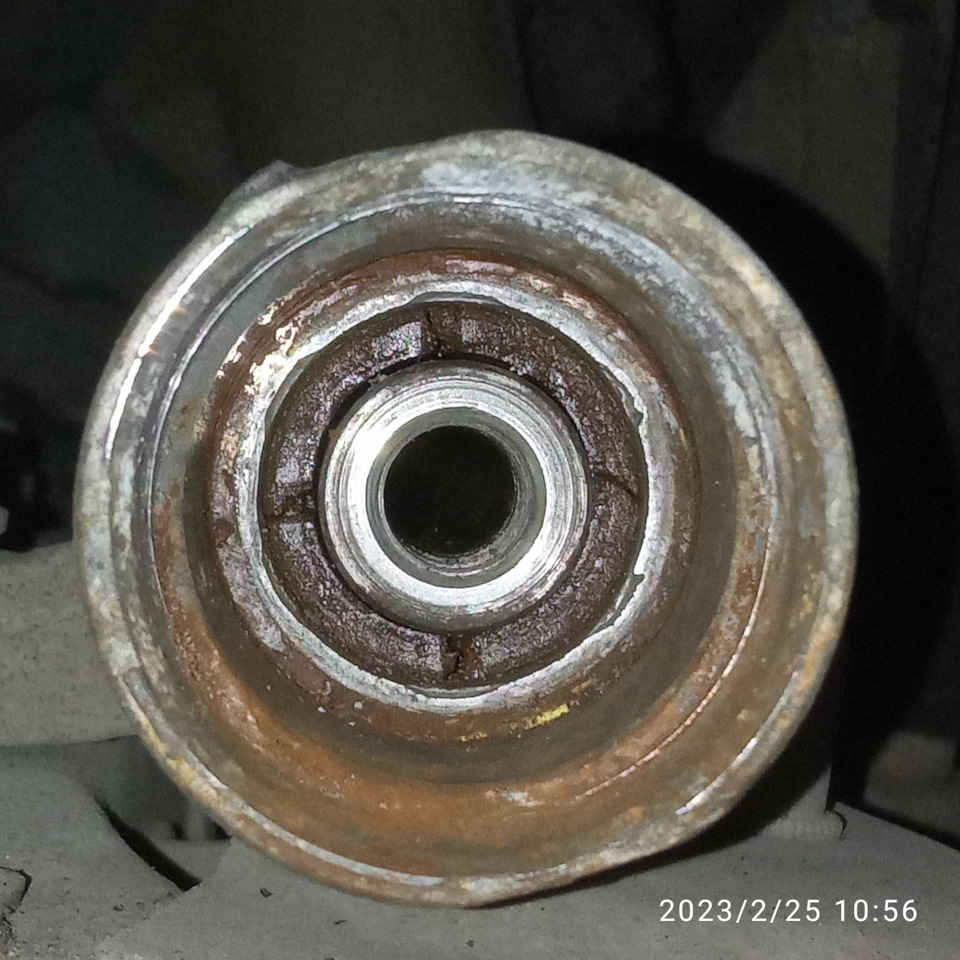 Втулка рулевой рейки. — Renault Scenic II, 1,5 л, 2009 года | своими ...