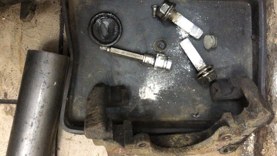 Замена заднего сальника коленвала. — Volkswagen Passat Variant (B6), 1 ...