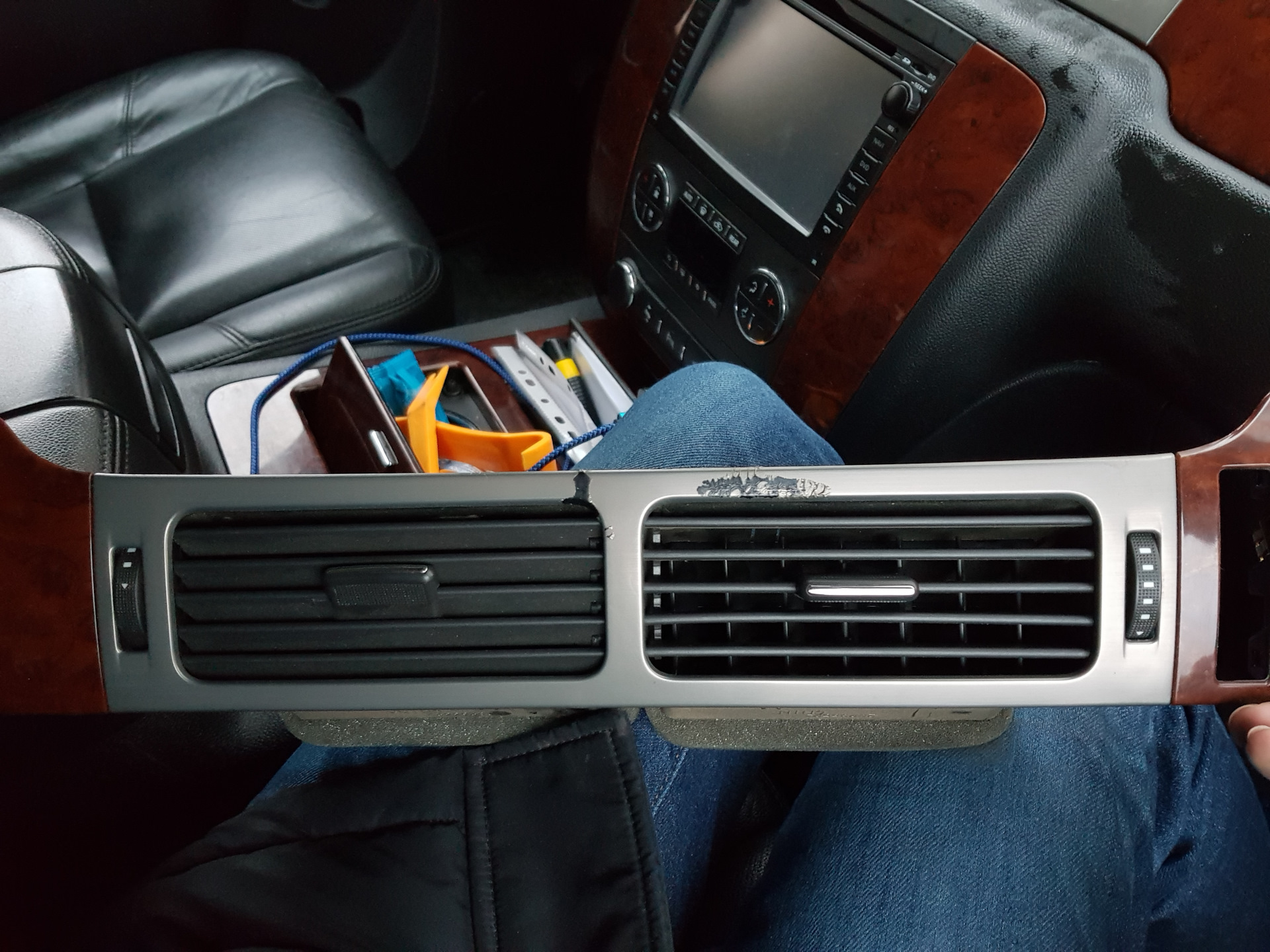 Замена пластиковой накладки торпеды — Chevrolet Tahoe (GMT900), 5,3 л ...