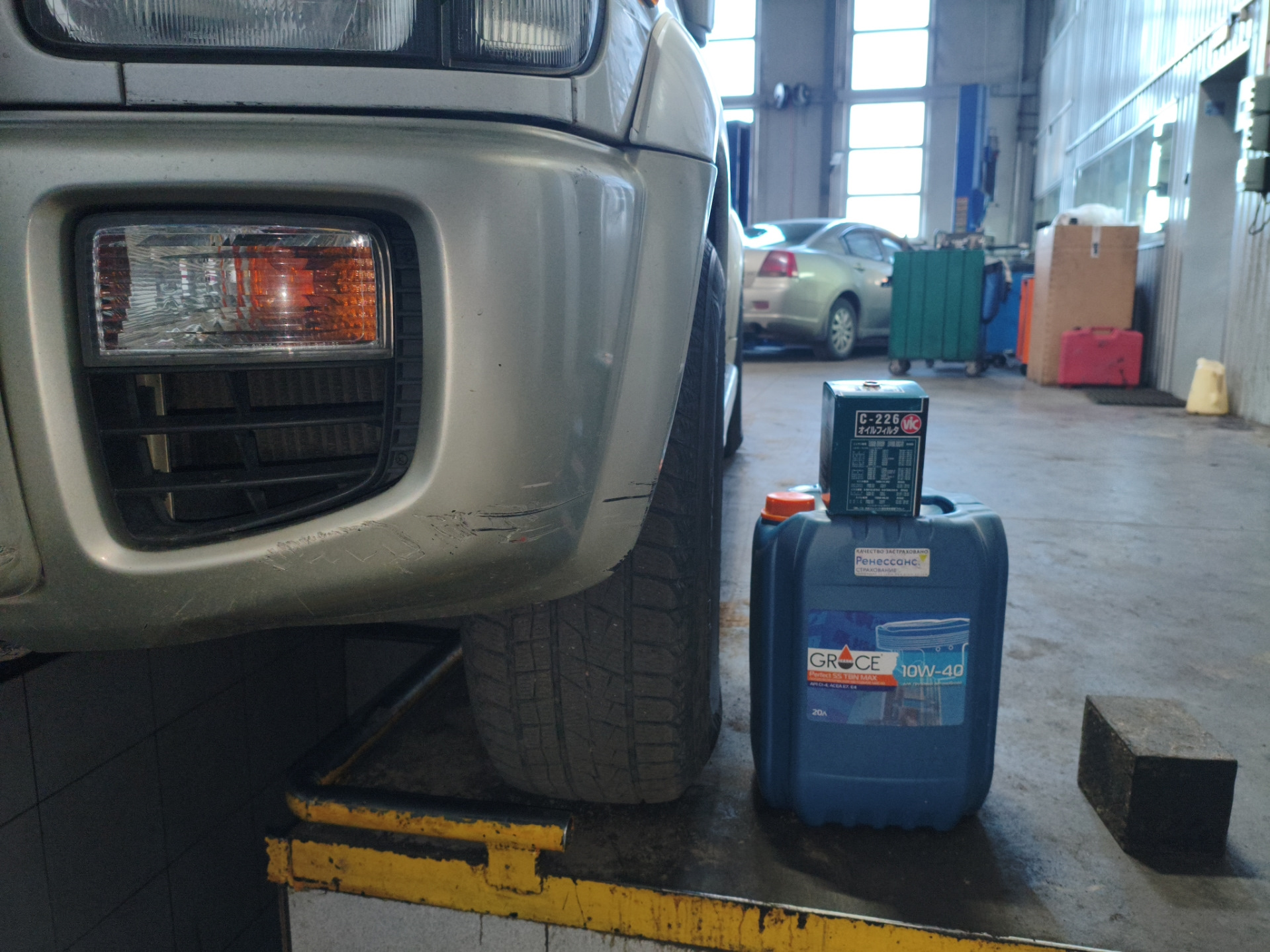 Замена масла в ДВС (новый брэнд) — Nissan Terrano Regulus, 3,2 л, 1997 ...