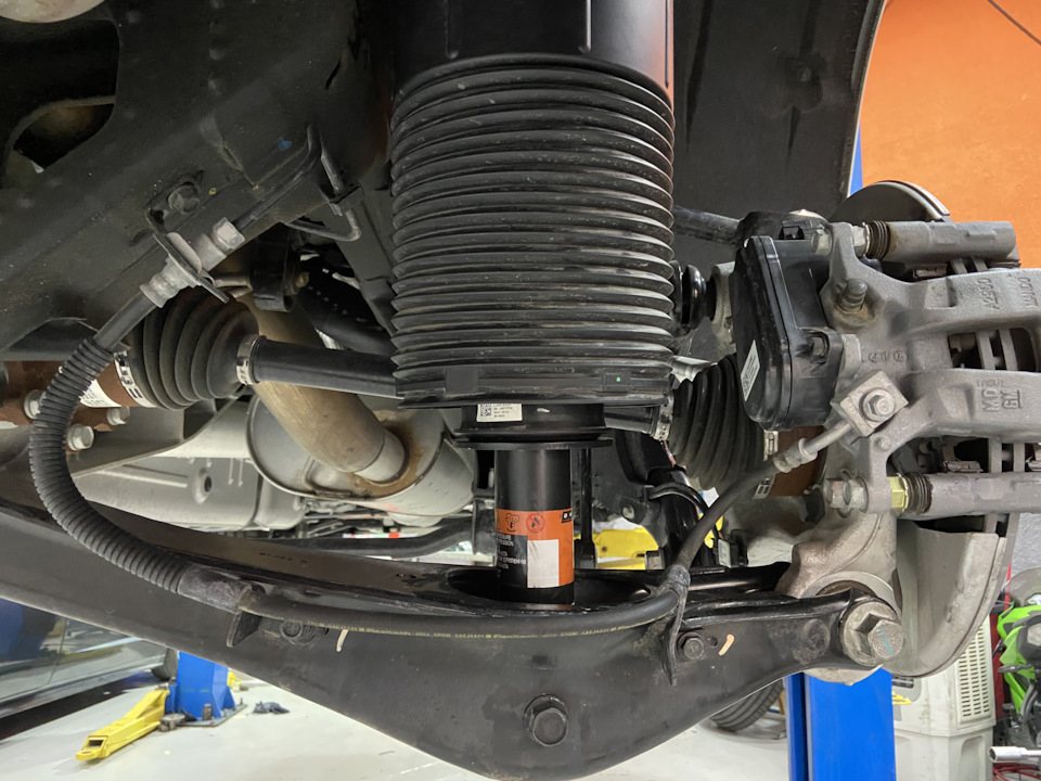 Амортизаторы Cadillac Escalade 2022-2024 — DRIVE2