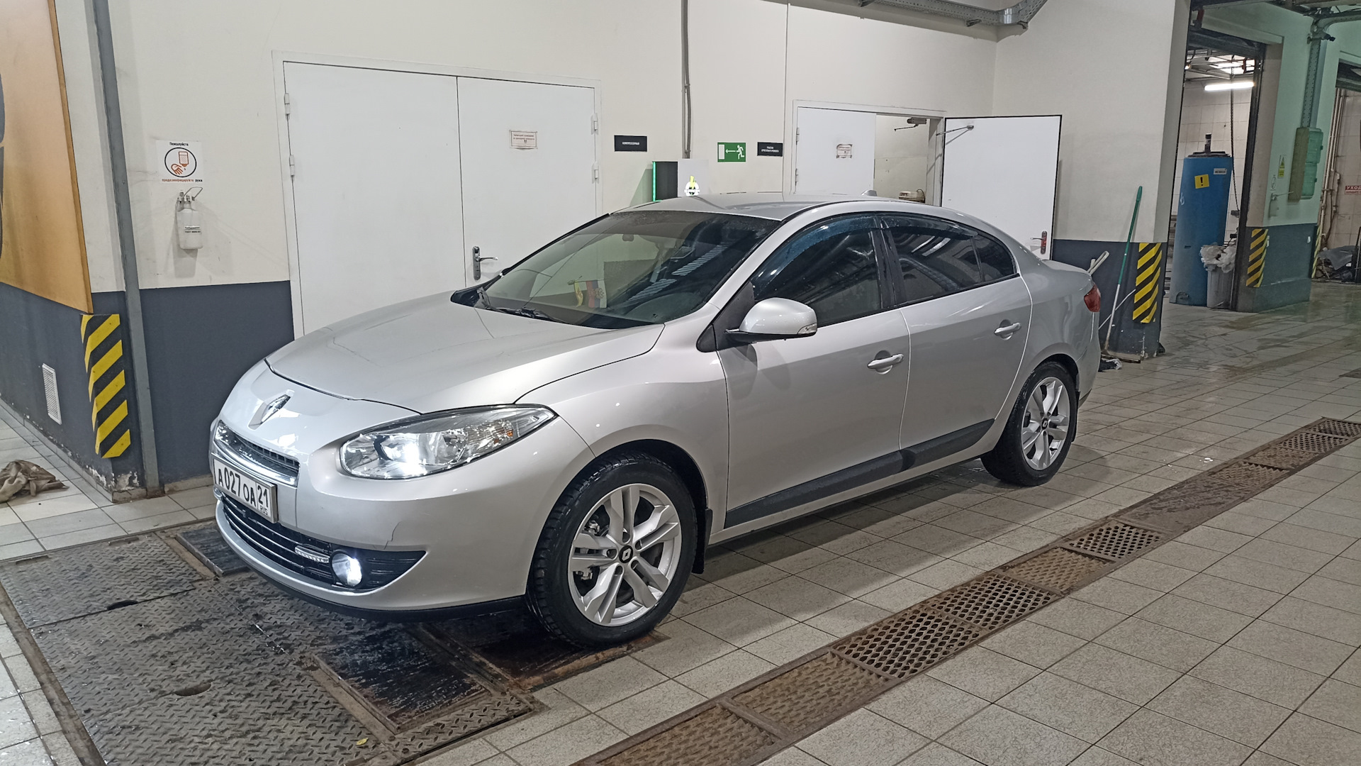 Renault Fluence 1.6 бензиновый 2011 | на DRIVE2