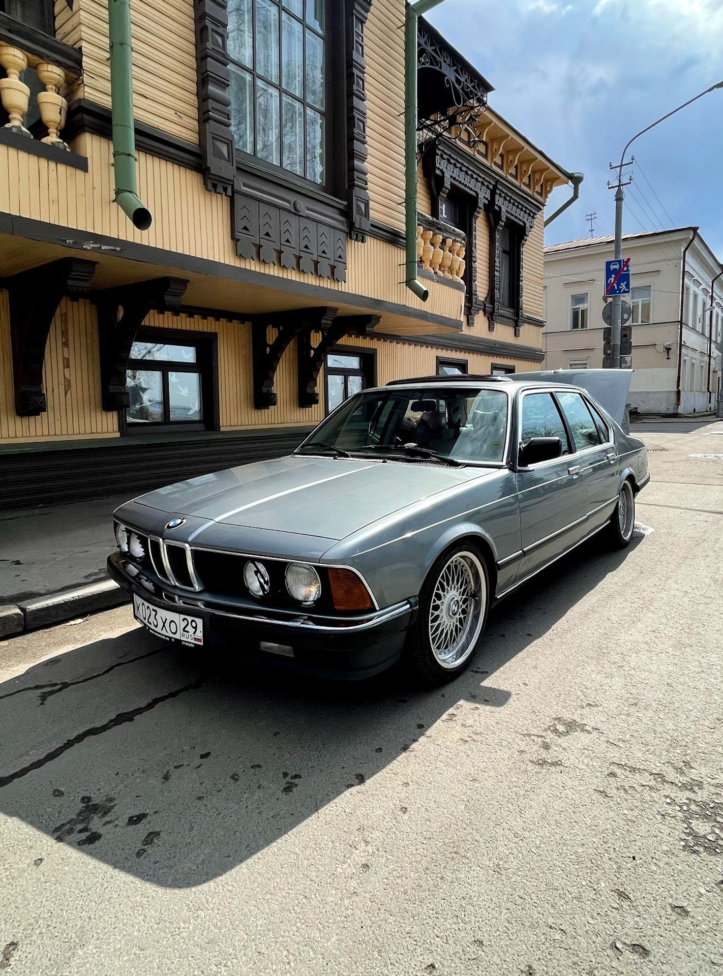 Прокатился по городу и небольшая посылочка с СПб — BMW 7 series (E23), 3,5 л, 1985 года ...