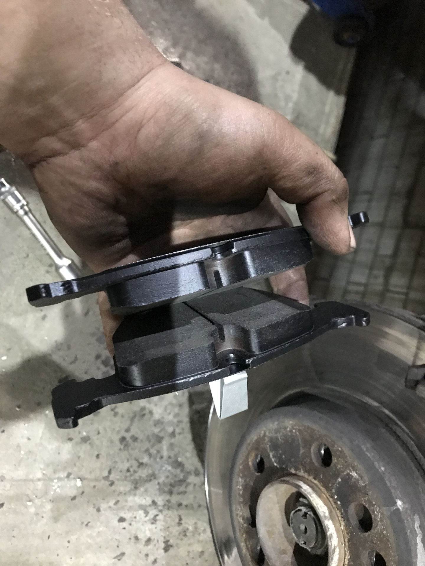 21. Замена интегрального рычага и передних колодок. — BMW X5 (E53), 3 л ...