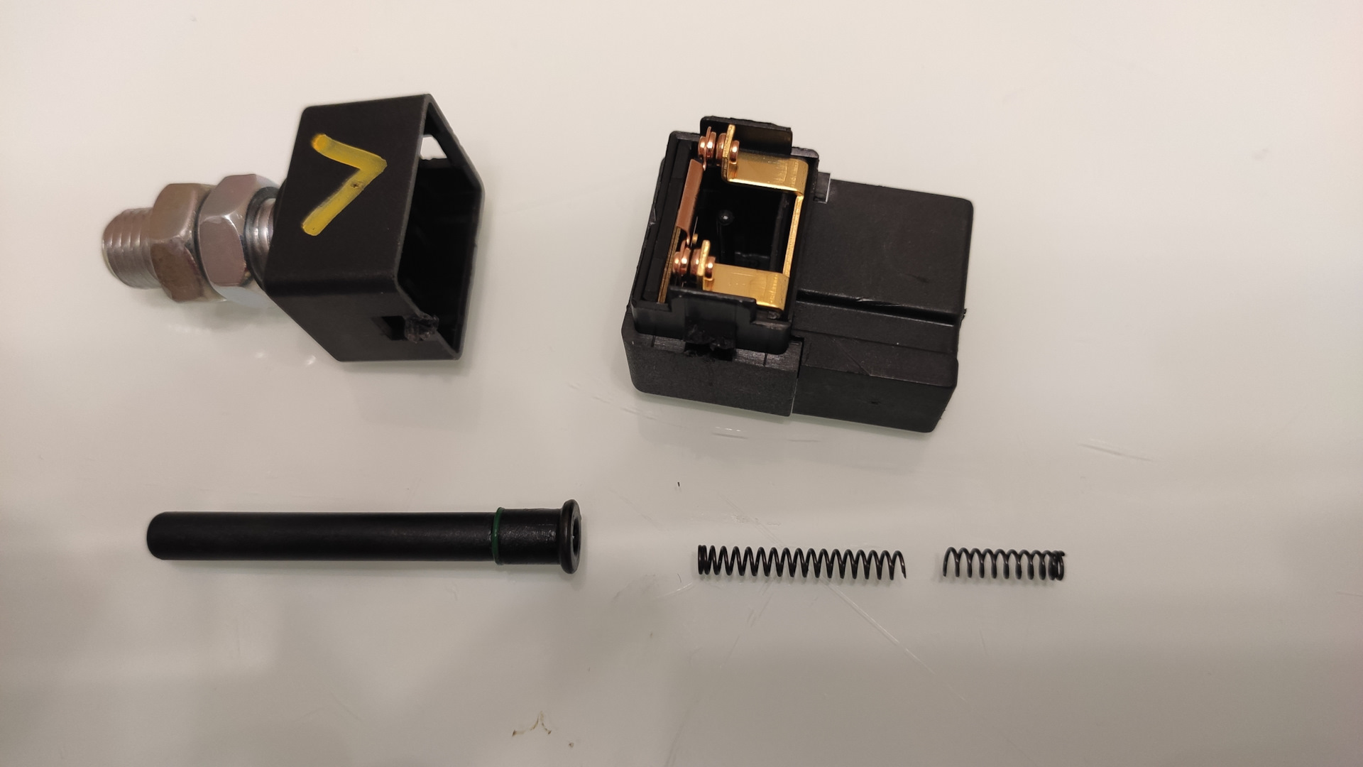 Загорелась ошибка P0704 (Clutch Switch In put Circuit Malfunction ...