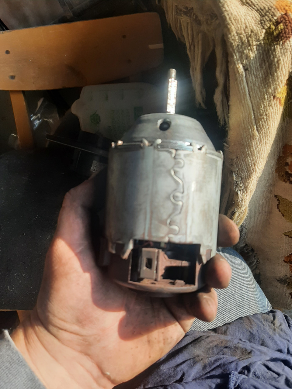 Моторчик печки — Mitsubishi Outlander XL, 2 л, 2010 года | своими ...